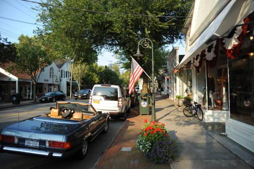 Southampton Long Island Hotel, Tuckahoe - Compare Deals