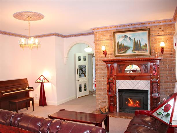 Mount Roland Country Lodge,Devonport:Photos,Reviews,Deals