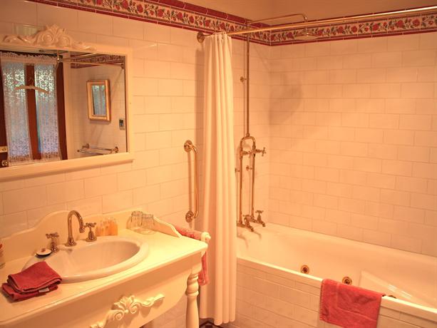 Mount Roland Country Lodge,Devonport:Photos,Reviews,Deals