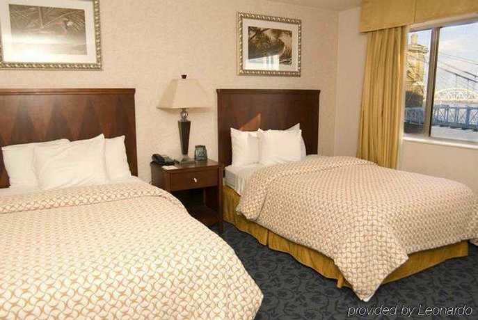 Embassy Suites by Hilton Cincinnati RiverCenter, Covington - Compare Deals
