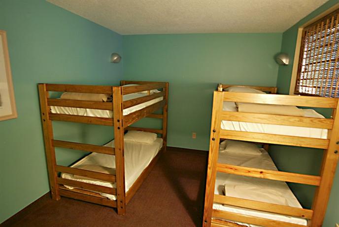 Cedar Point Castaway Bay Indoor Water Park, Sandusky - Compare Deals