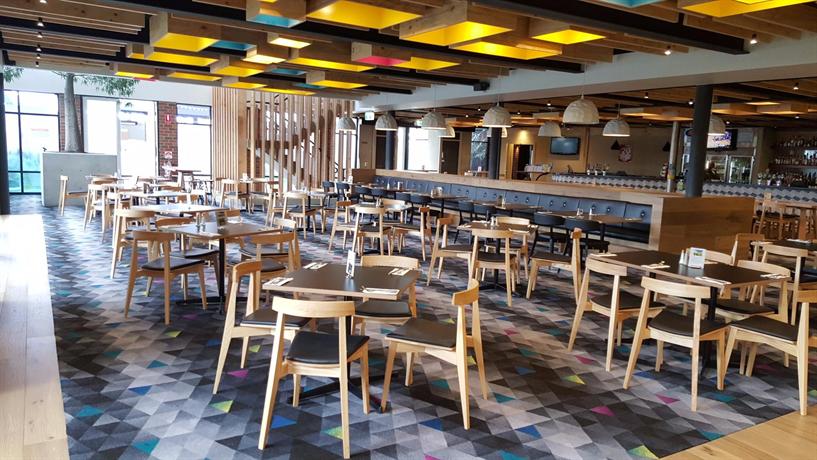 Highlander Hotel Bar Kitchen Rooftop, Adelaide - Compare Deals