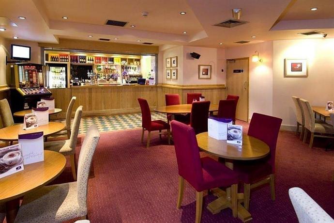 Premier Inn Manchester City Centre Portland Street - Compare Deals