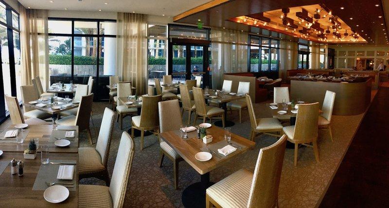 Carillon Miami Wellness Resort, Miami Beach - Compare Deals