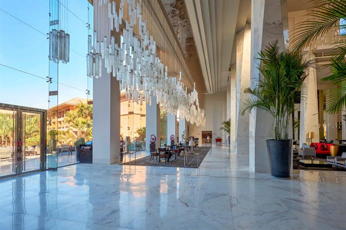 Dusit Thani LakeView Cairo - Compare Deals
