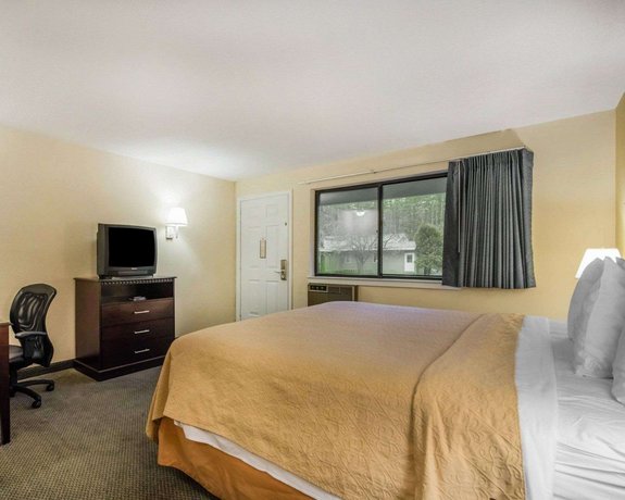 Quality Inn at Quechee Gorge,Woodstock-Quechee:Photos,Reviews,Deals