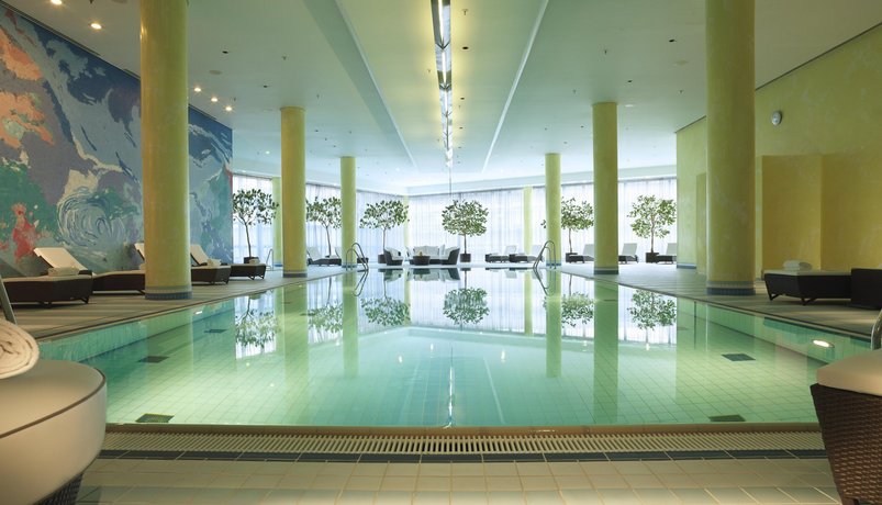 Hilton Munich Airport, Oberding - Compare Deals