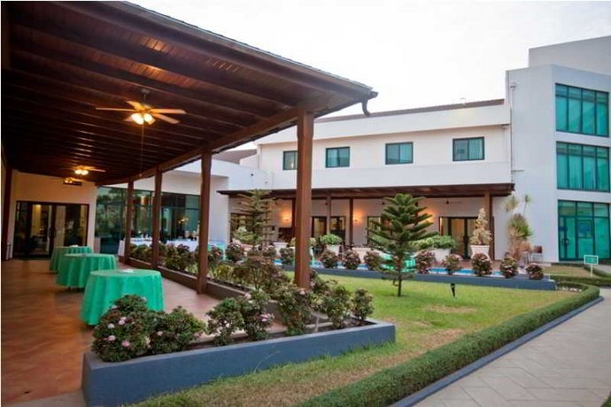 Fiesta Royale Hotel, Accra - Compare Deals