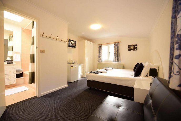 Black Bear Inn,Snowy Mountains:Photos,Reviews,Deals