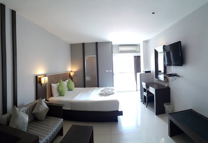 April Suites, Pattaya - Compare Deals