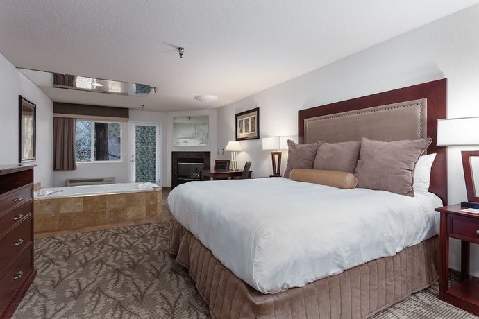 Shilo Inn Suites Hotel - Bend,Three Sisters:Photos,Reviews,Deals