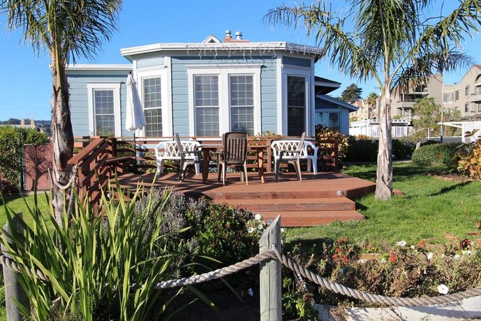 Edgewater Beach Inn & Suites,Santa Cruz:Photos,Reviews,Deals