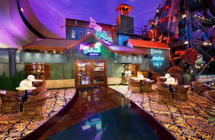 Silver Legacy Reno Resort Casino at THE ROW,Reno:Photos,Reviews,Deals