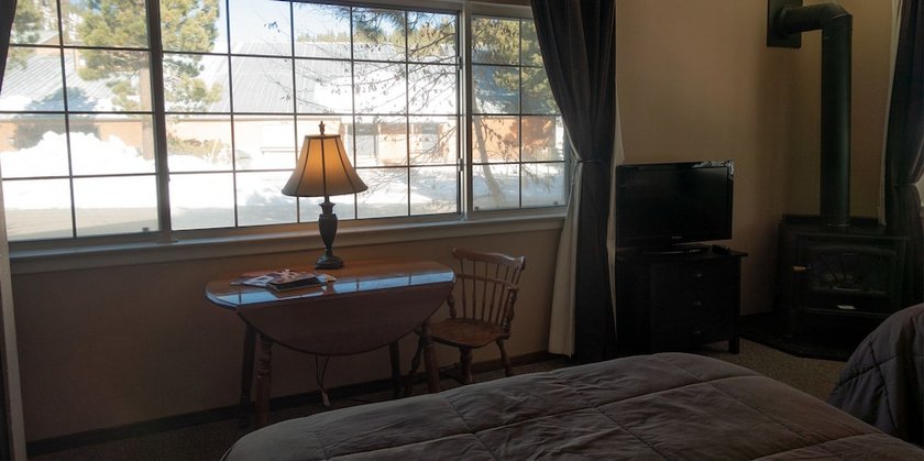 Cinnamon Bear Inn,Mammoth Lakes:Photos,Reviews,Deals