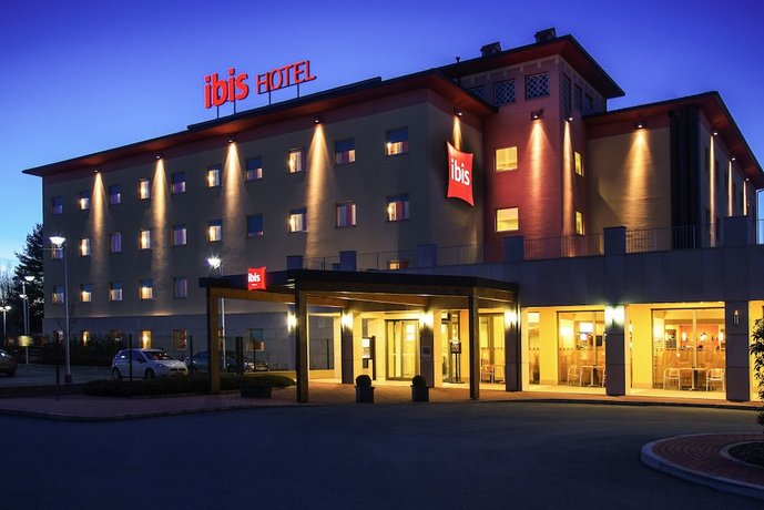 מלון אייביס קומו (Hotel ibis Como) באגם קומו - למטייל